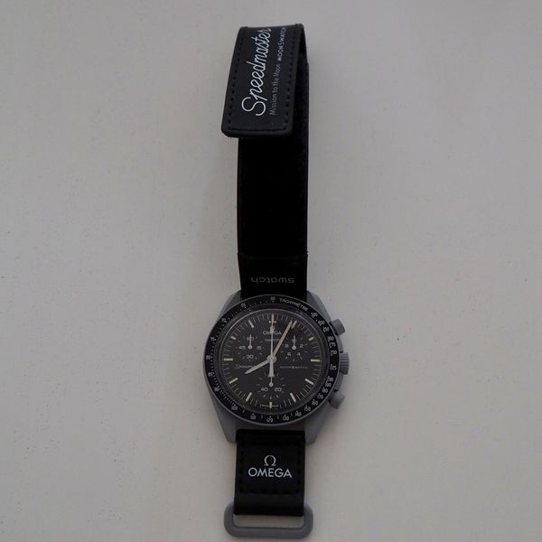 Moonswatch - Mission to the Moon, moon swatch - Box and papers ...