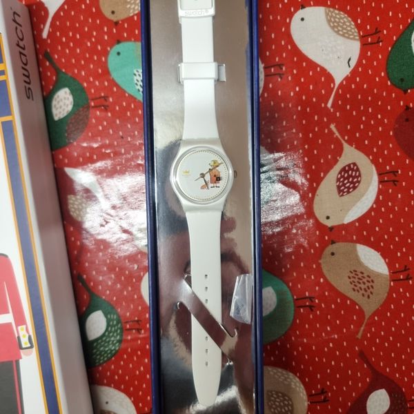 Swatch 2022 How Majestic Queen Elizabeth Platinum Jubilee Watch - Brand ...