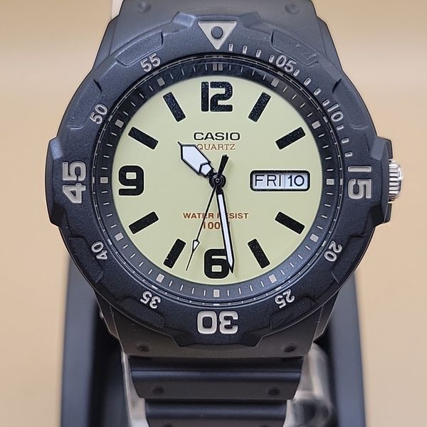 Casio MRW200H-Men's Analog Black Resin Band, 100 Meter RARE Khahi Dial ...