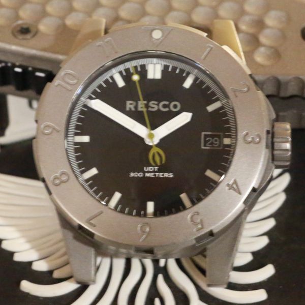 Resco UDT 300 Quartz (in Resco Patriot Stainless Steel Case ...