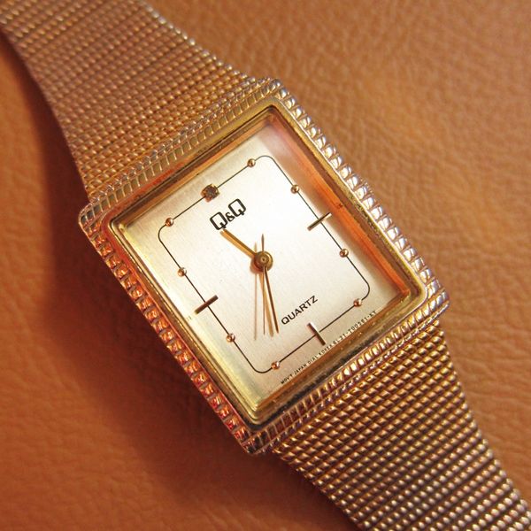 Q&Q (Citizen) Quartz Unisex Rectangular Watch w / Gold Dial (MADE IN ...
