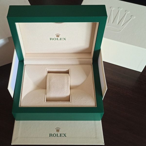 Rolex Medium Box (Oyster M 39139.04) Complete with Outer Box and Sleeve ...