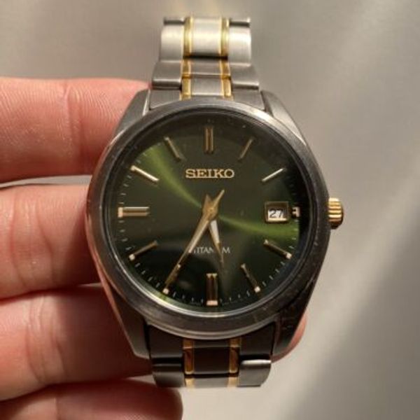 Seiko Essentials Quartz Green Dial Men's Watch SUR377P1 | WatchCharts ...