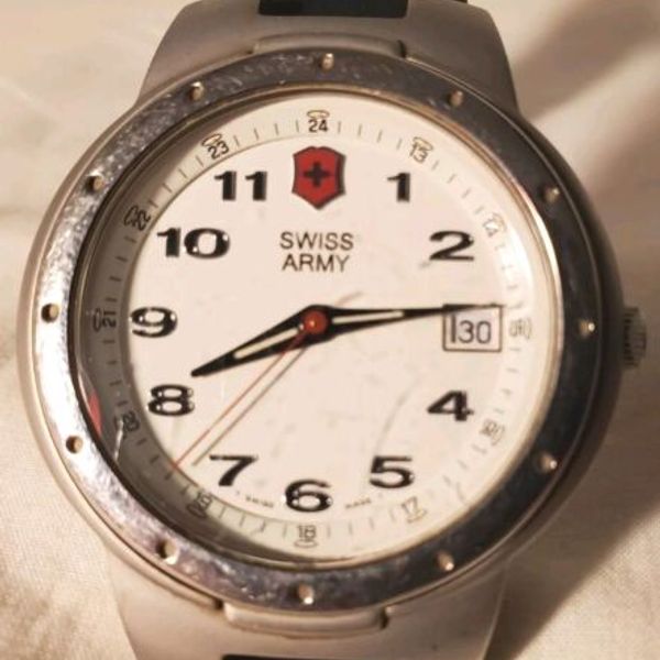 Swiss ARMY 'Valiant' Watch Vintage 1990s Swiss Victorinox | WatchCharts ...