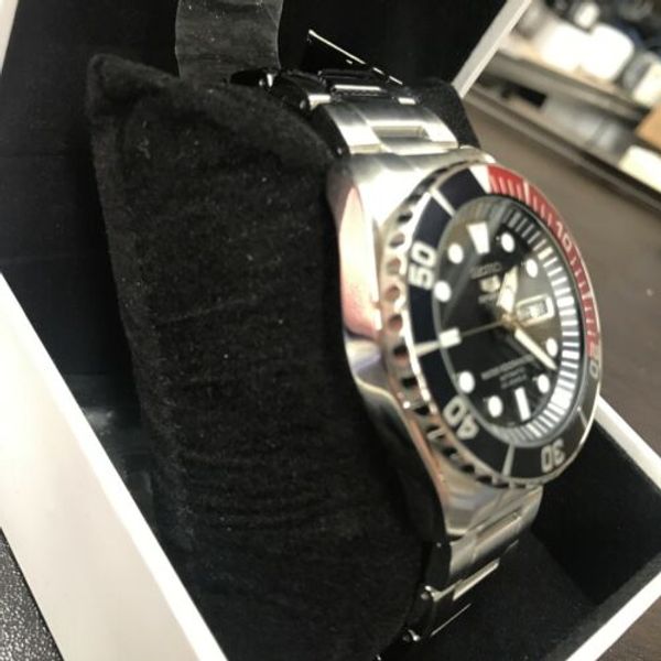 Seiko 5 Sports Automatic Divers 23 Jewels 100m Men's Watch SNZF15K1 ...