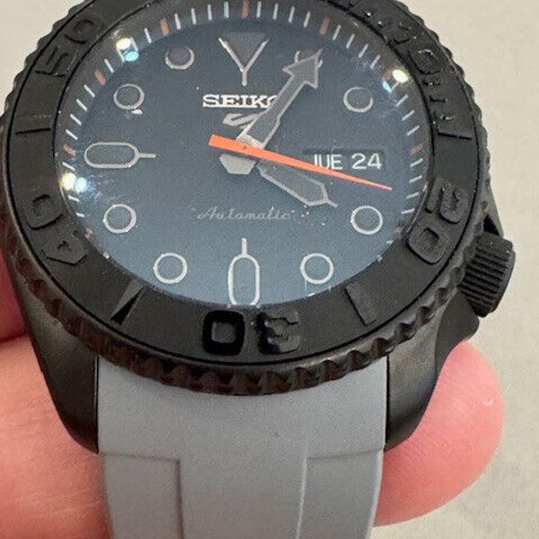 Seiko Mod SKX Ghost Black on Black with Grey Rubber Strap | WatchCharts ...