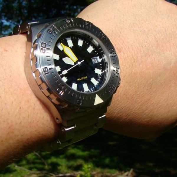 Halios Holotype PVD yellow face 400.00 / Halios Holotype Stainless ...