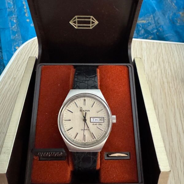 NEW Vintage 1979 N9 Bulova Quartz Dual-Day Wrist Watch Runs/Works ...