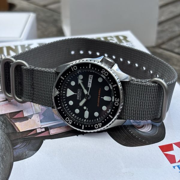 Seiko SKX007K Automatic Divers Watch w/ OEM Rubber Strap 7S26 + Extra ...