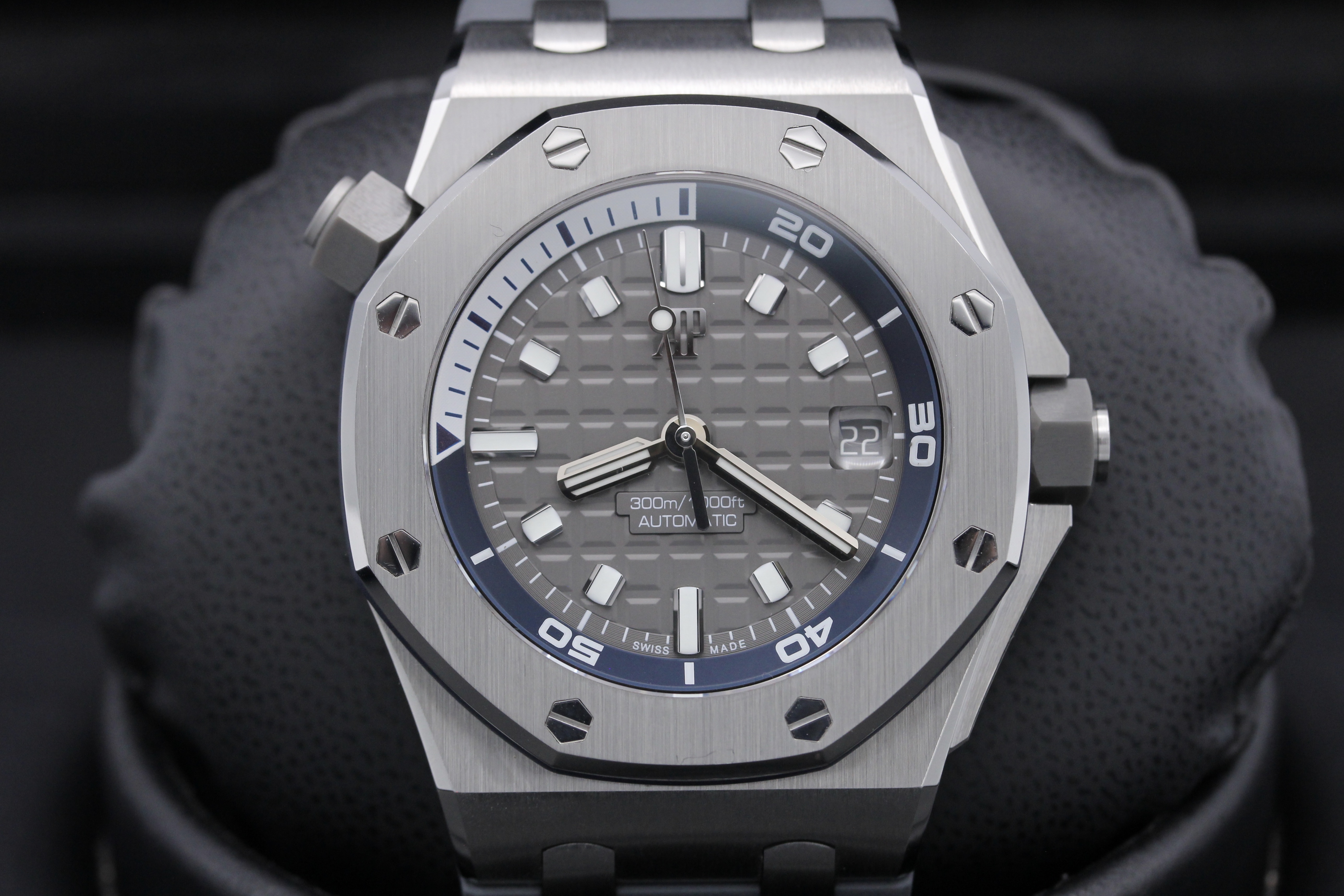 FSOT: Audemars Piguet - Royal Oak Offshore Diver - Grey - 15720ST ...