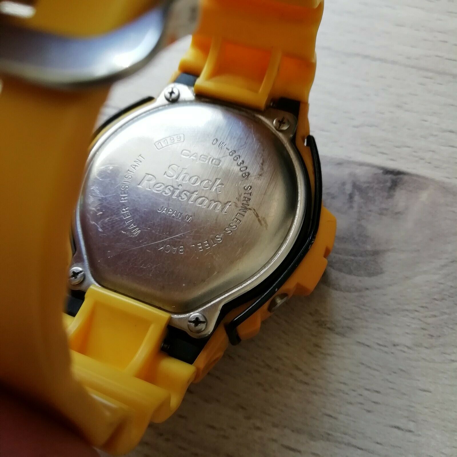 Casio G-Shock DW-6630B, GShock Kult aus den 90er Gelb Casio G-Shock DW-6630B, GShock Kult aus den 90er Gelb