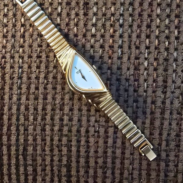 VINTAGE SEIKO HALF MOON LADIESâ QUARTZ WATCH 1NOO-5EO9 | WatchCharts Marketplace