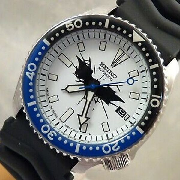 Seiko White Ceramic Batman 'Cracked Bat' Automatic Divers Date Watch ...