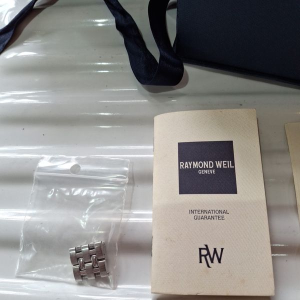 Raymond Weil Watch Box And Extra Links | WatchCharts Marketplace