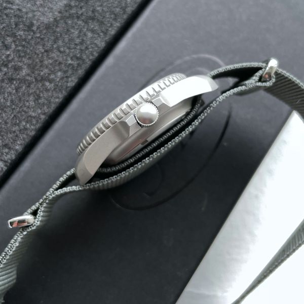 CWC RN Diver Quartz Destro | WatchCharts