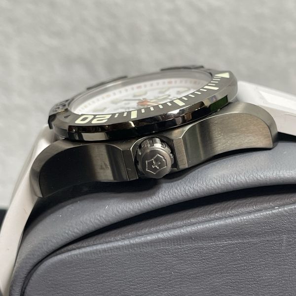 Victorinox Swiss Army Dive Master 500 Watch 50ATM 43mm White Dial ...