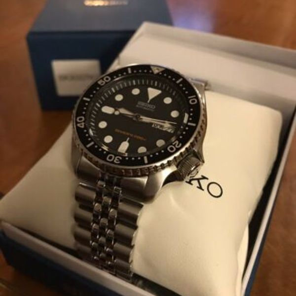 Seiko SKX007K2 Brushed Stainless Steel Wrist Watch for Men | WatchCharts