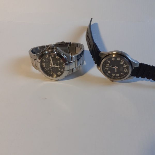 2 watches for men Guess quartz not working | WatchCharts Marketplace