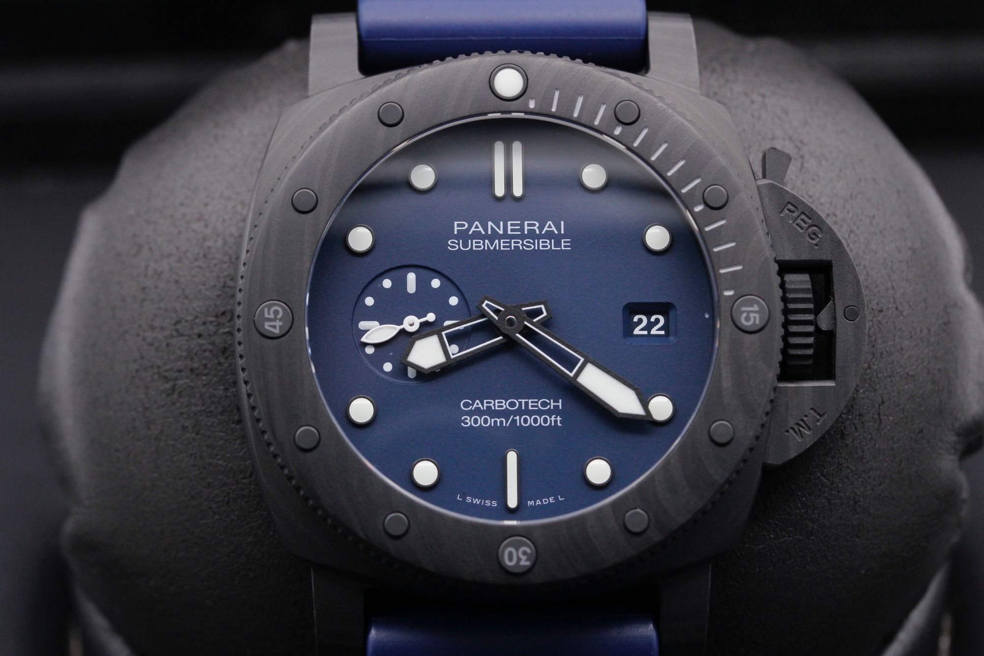 FSOT: Panerai Submersible Quarantaquattro Carbotech™ Blu Abisso - PAM ...