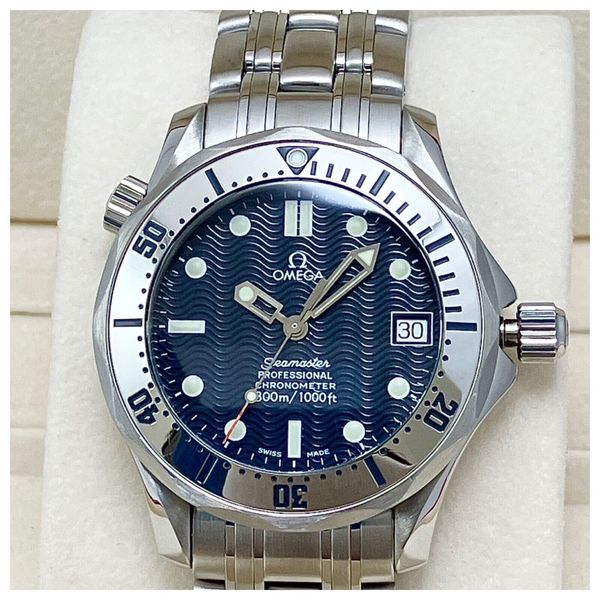 Accessories, two types of straps included Omega Seamaster watch, 300m ...