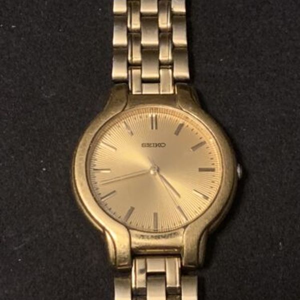 FINE VINTAGE SEIKO V701 GOLD QUARTZ MENS DRESS WATCH - NEW BATTERY - RUNS GREAT | WatchCharts ...