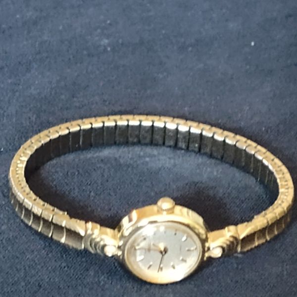 1988 Vintage Women's Timex Watch Gold Tone Oval Dial Stretch Band ...