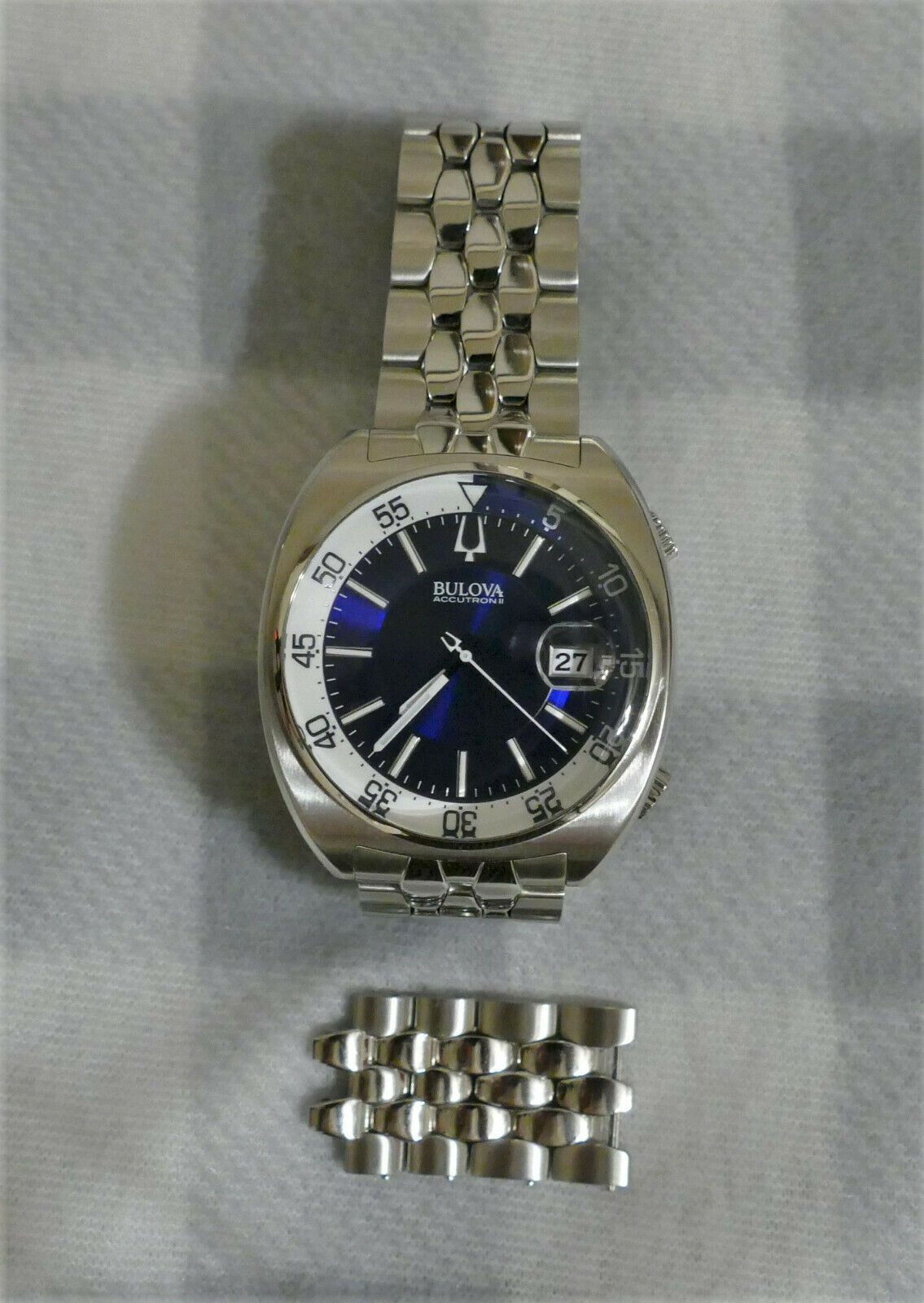 Bulova Accutron II Snorkel 96B209 UHF Blue Dial Watch rotating bezel ...