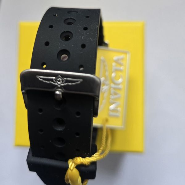 Invicta Pro Diver watch Stainless steel case with silicone strap ...