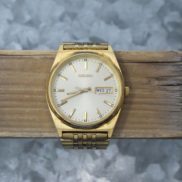 Seiko Mens Gold 2000 Day/Date V743-9029 Quartz Watch Original Band, Works | WatchCharts Marketplace