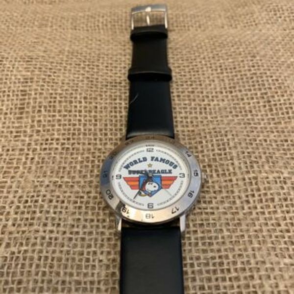 World Famous Super Beagle Snoopy Watch - Peanuts, Flying | WatchCharts ...