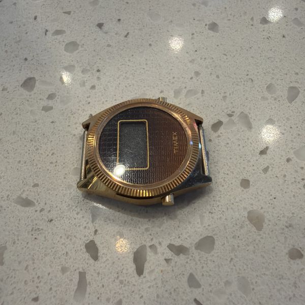 Mens Timex F Cell Gold Tone Fluted Bezel Backlight Digital Watch I8 ...