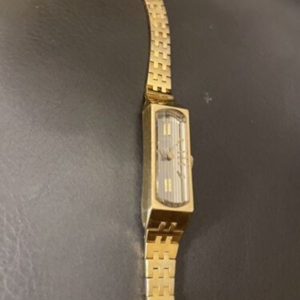 Vintage Seiko 1520-367F Slim Cut Crystal 17 Jewels Ladies Watch | WatchCharts Marketplace