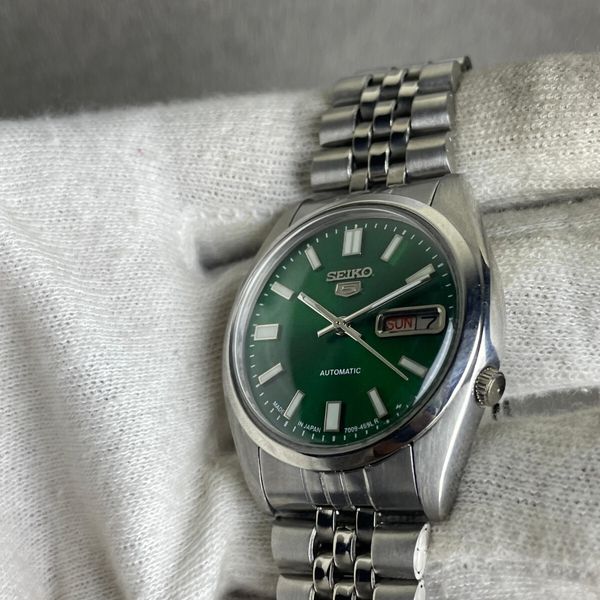 Vintage Seiko 5 Automatic Men's Watch 7009 Day/Date | WatchCharts Marketplace