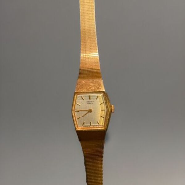 Beautiful Vintage Ladies Seiko Rectangle Gold Tone Quartz Watch Seiko ...