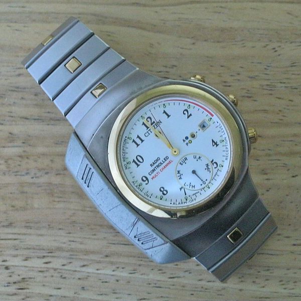 Citizen 8410-C70074 TA Vintage Spacemaster 2 Tone Radio/Atomic ...