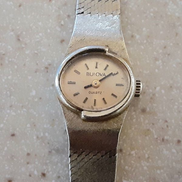 Vintage 1982 Ladies BULOVA Quartz P2 Japan Gold Tone Watch New Battery ...