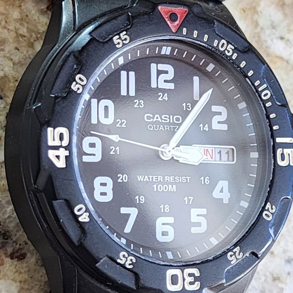 Casio MRW200H, Men's Analog Black Resin Band, 100 Meter, Day/Date, Newð ...