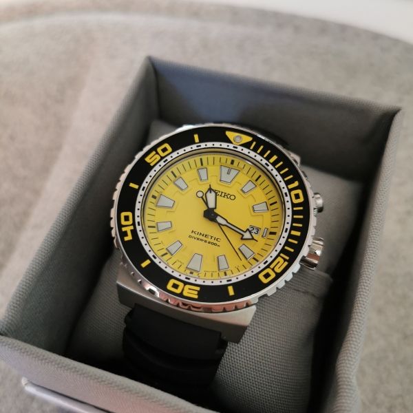Seiko Caesar SKA385 yellow NOS | WatchCharts