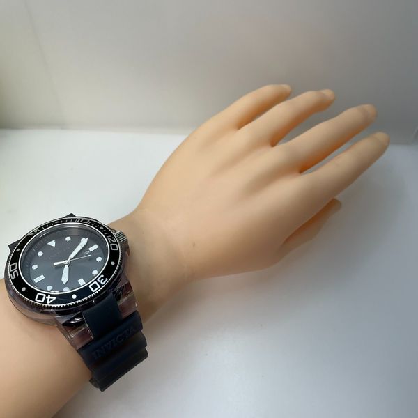 Near mint Invicta 32330 Men's Dive Watch Black Dial White Strap Box ...