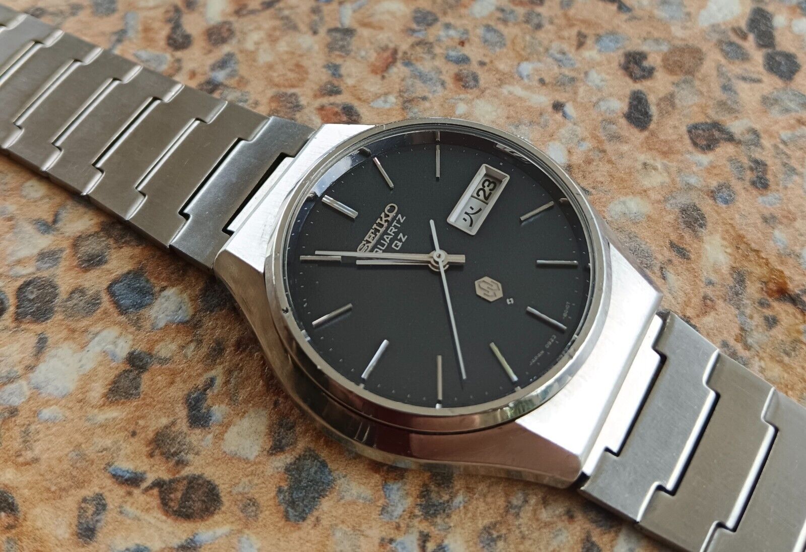 Seiko QZ 0923-8010 Price, Specs, Market Insights | WatchCharts