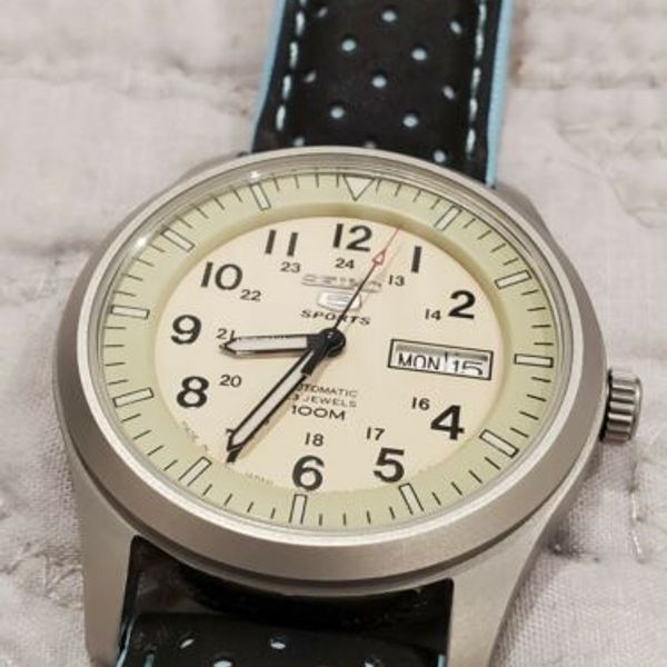 Seiko 5 Field Beige Men's Watch - SNZG07J With Extra Leather Strap ...