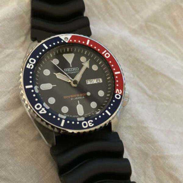 Seiko SKX009J1 Men's Automatic Diver's Watch | WatchCharts