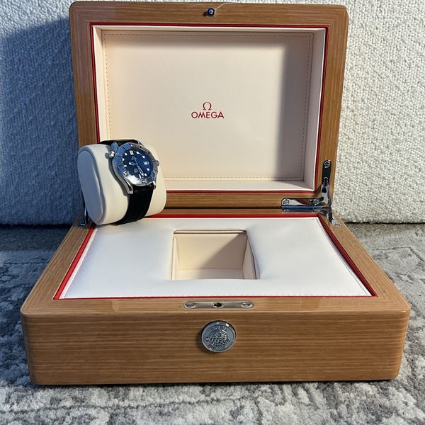 Omega Seamaster 300 Professional Menâ s Dive Watch. Omega Ref 256.80.00 ...