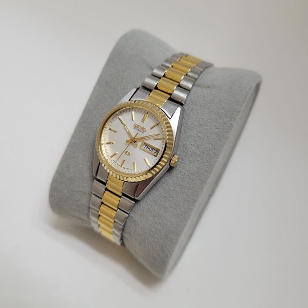 Ladies Seiko Quartz 3E23-0A69 Day Date Two-Tone Fluted Bezel Watch ...