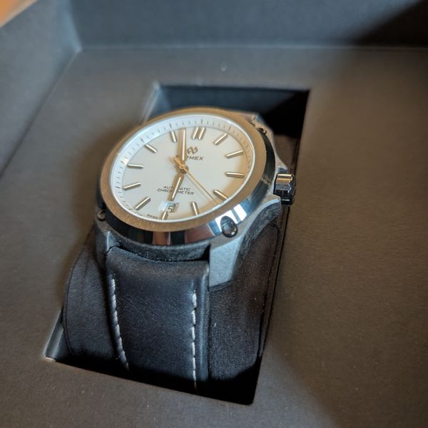 Formex Essence Leggera 41mm Automatic Carbon Watch - Future Gray - box ...