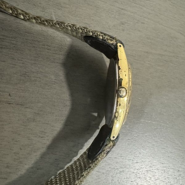 Seiko Quartz Watch Gold-Tone â The Associatedâ Logo â Day/Date â New Battery | WatchCharts ...