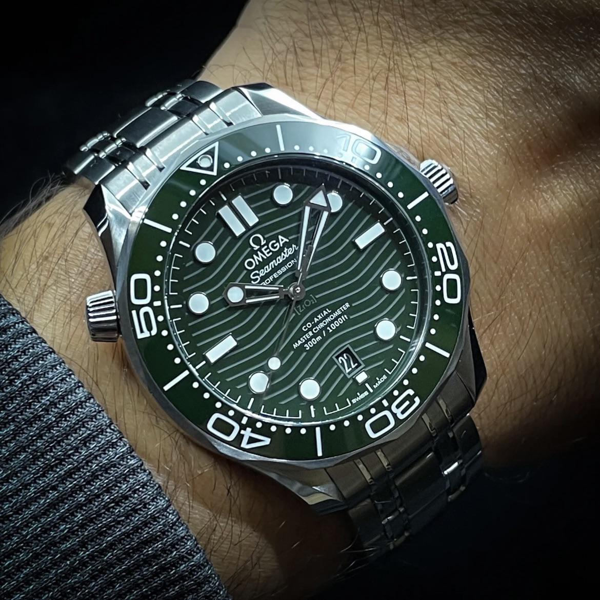 [WTS/WTT] OMEGA Speedmaster Green Dial - Men's Watch - 210.30.42.20.10 ...