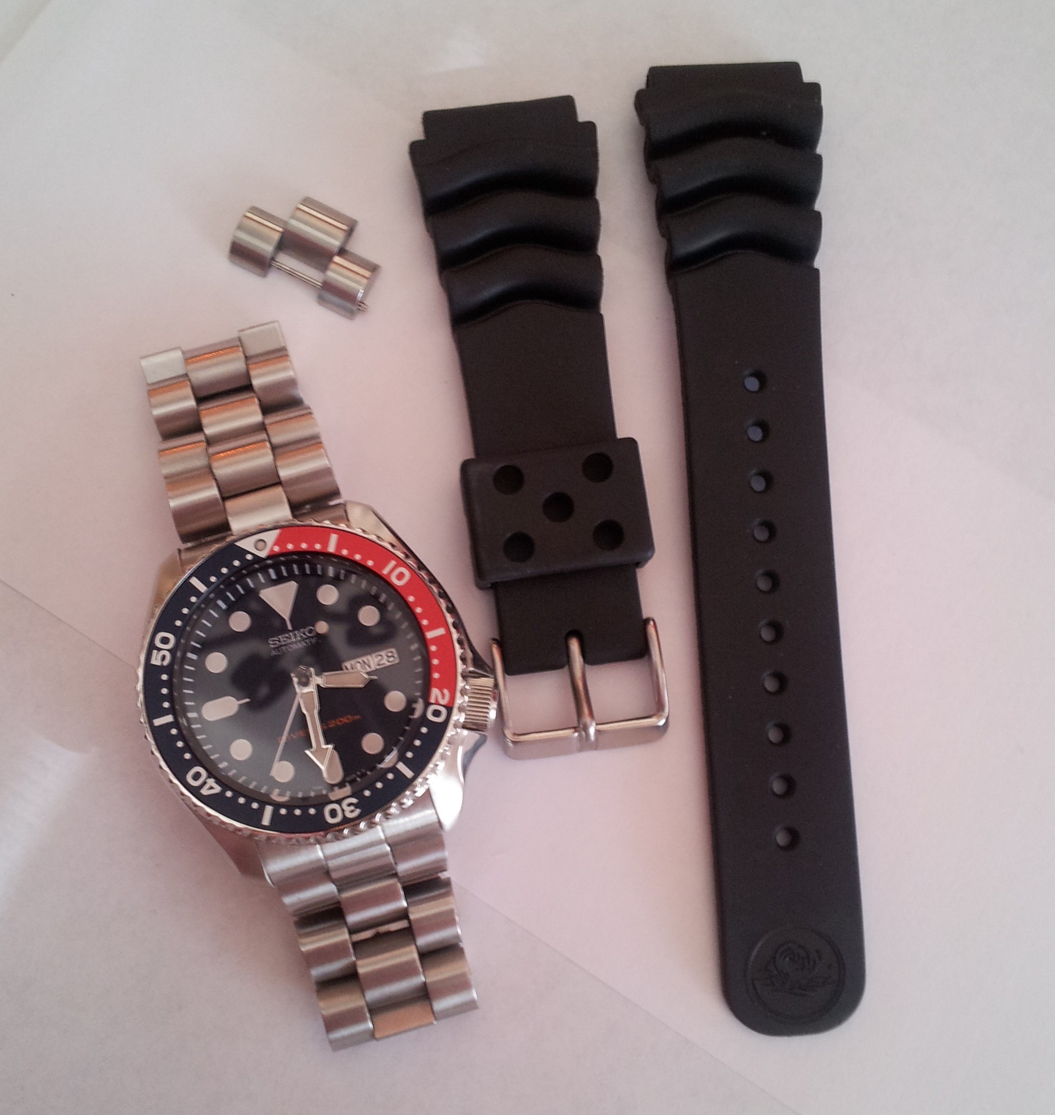 SOLD: Seiko SKX009 on a hammer w/Seiko rubber strap | WatchCharts