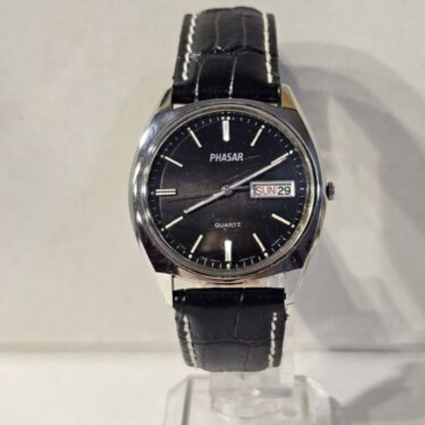 Phasar By Seiko Y563-8390 Quartz Day-date Men Silvertone Watch Made For ...