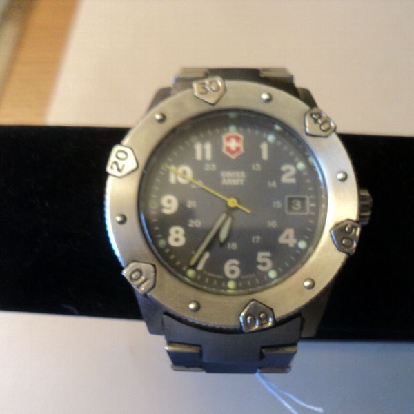 Victorinox Swiss Army Lancer 200 660FT Military Diver Watch Home Plate ...